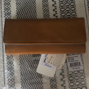 HOBO | Bags | Hobo Vintage Sadie Trifold Leather Wallet | Poshmark